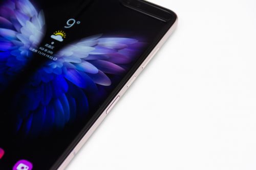 诠释科技与未来之美 三星W20 5G版真机体验_TMT观察网